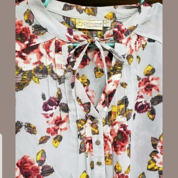 Vera Wang | Tops | Vera Wang Floral Blouse | Poshmark